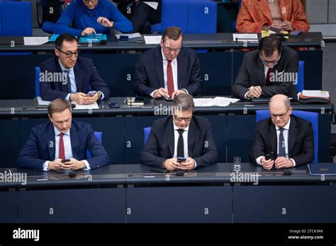 Deutscher Bundestag Plenarsitzung Bundeskanzler Olaf Scholz Spd