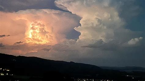 M Chtige Turmhohe Wolken In Der Rh N Wetterph Nomen Cumulonimbus