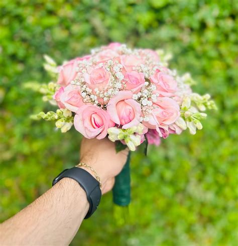 Buquê de Noiva Rosa ou Branco Floricultura BH Cestas de Flores BH