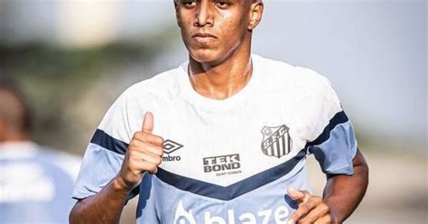 No Santos Souza vira dúvida após lesão na coxa esquerda