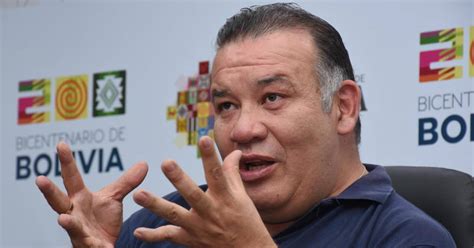 INE se dirige a Mario Aguilera como gobernador cruceño y le envía
