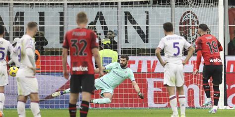 Milan Fiorentina 1 0 Decide Un Rigore Di Hernandez Esordio Per Camarda