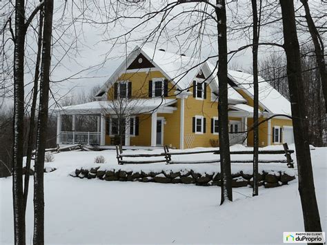 Maison 2 étages à vendre Bromont 3 chambres 2 salles de bain 1019676
