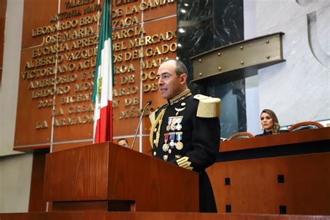 Develan letras doradas en el Congreso por 200 años del Heroico Colegio
