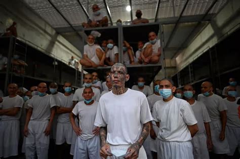 Así viven los presos en el Centro de Confinamiento de Terrorismo la