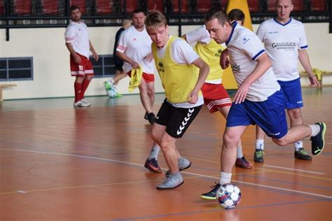 Ciekawe mecze w pierwszej kolejce Opatowskiej Ligi Futsalu Grają