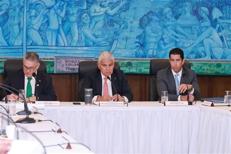 El Presidente Jos Ra L Mulino Se Re Ne Con La Junta Directiva De La