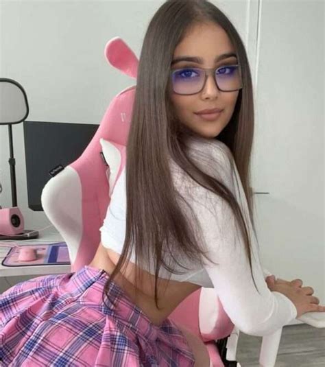 What Are Annabelladoe S Specifics Biography Wiki Onlyfans Earnings