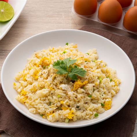 Cook A Delicious Chinese Garlic And Egg Fried Rice Recipe In Minutes