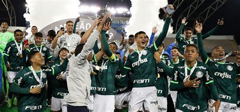 CAMPEÃO Palmeiras goleia o Athletico PR e conquista o Tetra da Copa do