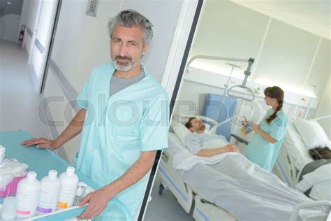 Krankenschwester M Nnlich Hospital Stock Bild Colourbox