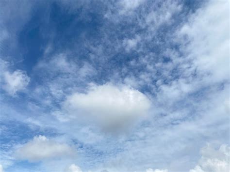 Cielo Azul Con Fondo De Nubes Foto Premium