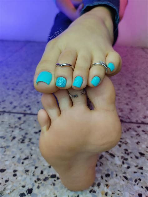 I Would Like To Feel Your Kisses On My Toes Rlongtoes
