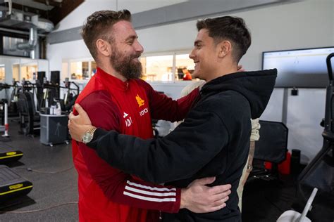 Il Nuovo Allenatore De Rossi Incontra I Convocati Della Roma Football