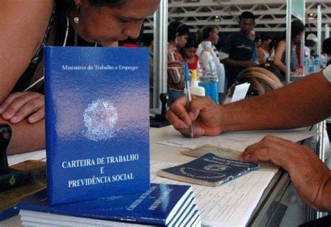 Mais de 700 vagas de empregos são abertas em São Paulo e região SBT News