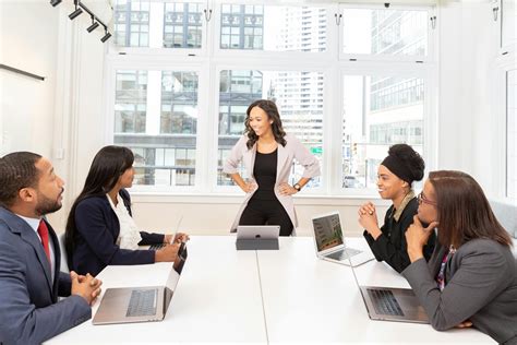 Liderança Transformacional Como Inspirar e Motivar Equipes Rumo ao Sucesso