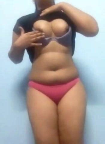 Desi Mädchen fingert sich xHamster
