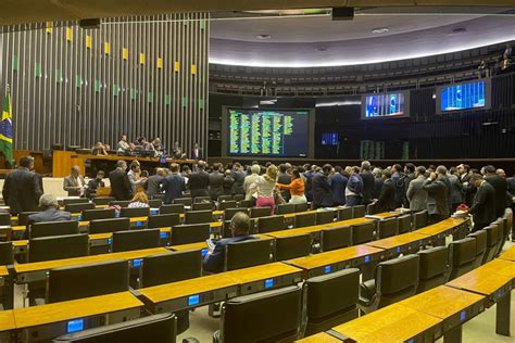 Câmara aprova urgência e abre caminho para projeto de censura no Brasil