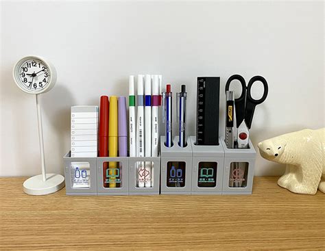 100均アイテムでデスクを便利にかわいく変身 セリアのミニチュアゴミ箱がおしゃれなペン立てに1 2 ページ ねとらぼ