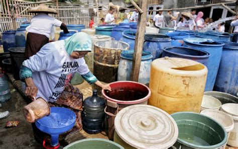 Bantu Wilayah Terdampak Kemarau Srikandi Ganjar Kirim Ribuan Liter Air