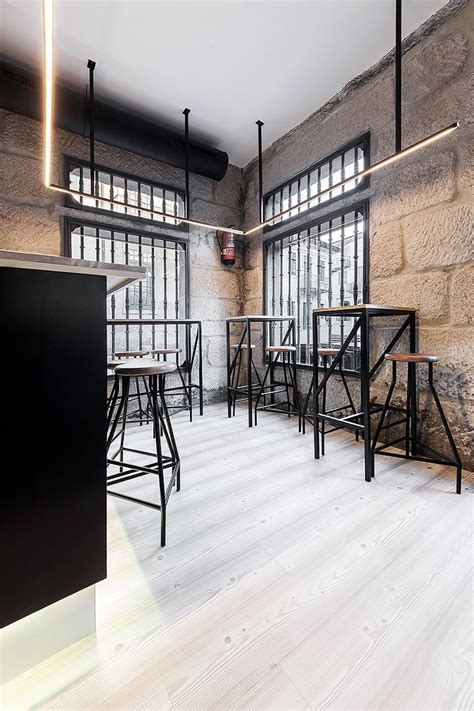 Nan arquitectos diseña los interiores de Casa de Xantar Loaira Bar