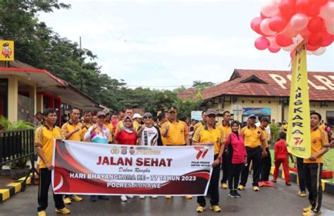 Hari Bhayangkara Ke 77 Polres Konawe Gelar Jalan Sehat Bersama Pemda