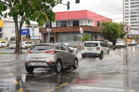 Chuva provoca alagamentos em várias ruas de Feira de Santana Acorda