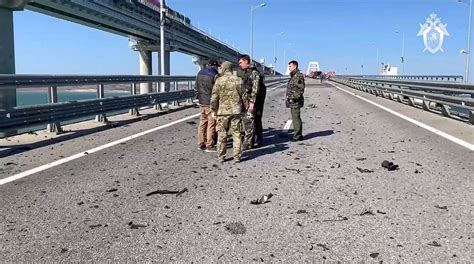 Massive Schäden nach Explosion und Feuer auf Krim Brücke