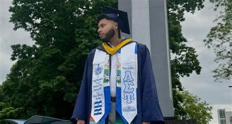 Universitario salvadoreño se gradúa con honores en EEUU y celebra su