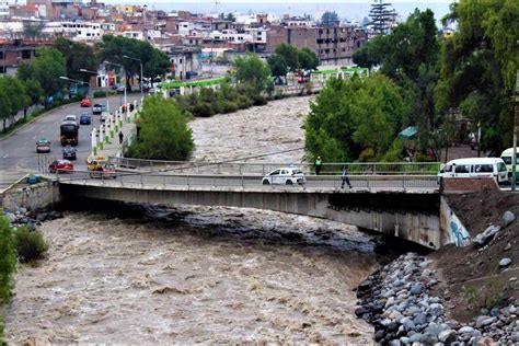 Arequipa peligrosa crecida del río Chili tras intensas lluvias VIDEO