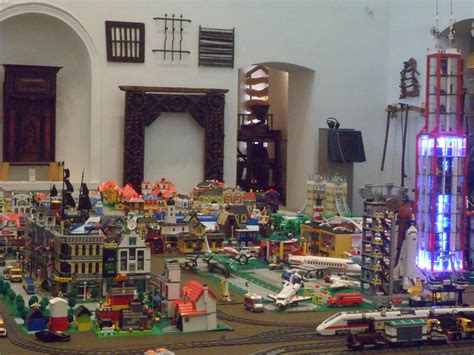 Expozitie De Lego La Muzeul Etnografic Cluj Foto Tiri De Cluj