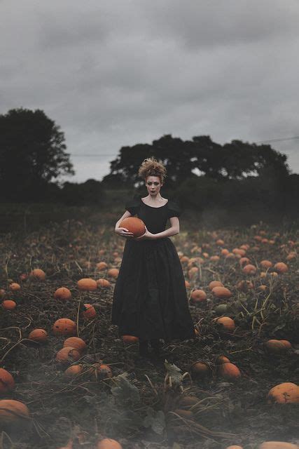 11 Creative Photoshoot Ideas For Halloween CHARLIES WANDERINGS