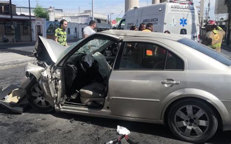 Hombre Queda Prensado Tras Chocar Su Auto Sobre La Avenida F Lix U