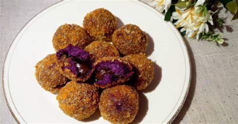 Resep Bola Ubi Ungu Isi Coklat Lumer Oleh Silvi DL Cookpad