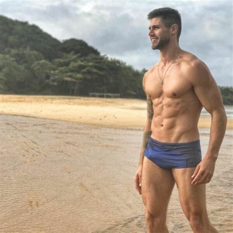 Jonas Sulzbach Aparece A Rola Marcando Na Sunga Todos Famosos Nus