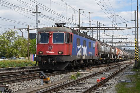 Re 620 060 4 durchfährt am 12 05 2023 den Bahnhof Pratteln Bahnbilder de