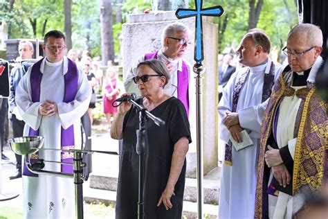 Agnieszka Holland na pogrzebie Jerzego Stuhra Odszedł w dobrym