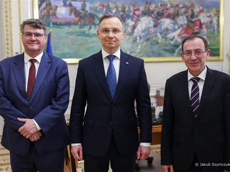 Duda podjął decyzję o ułaskawieniu Oświadczenie prezydenta Akty