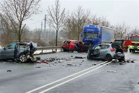 Drei Tote und fünf Verletzte bei schwerem Unfall auf B87 in Eilenburg
