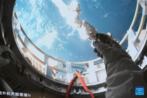 Tripulación de Shenzhou 18 completa primera caminata espacial Spanish