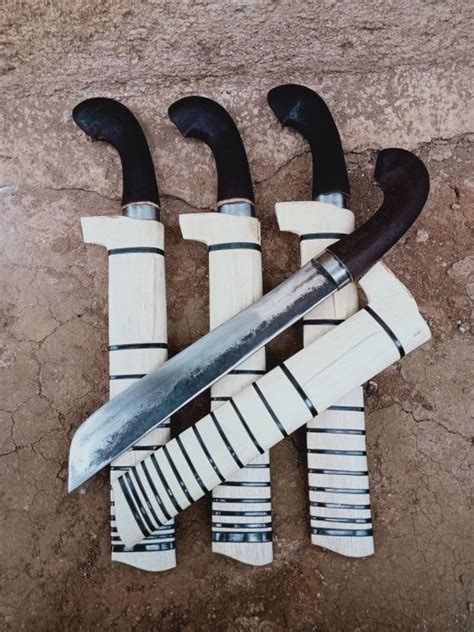 Golok Kerja Serbaguna Tebas Bambu Kayu Kupas Kelapa Golok Sorenan Hitam