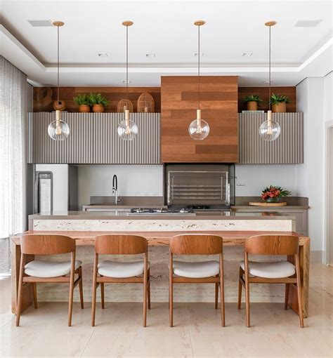 Espaço gourmet contemporâneo cinza e amadeirado churrasqueira e
