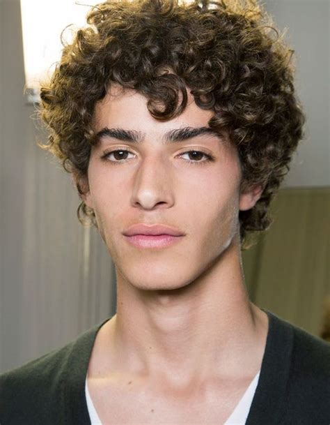Coiffure pour homme bouclée printemps été 2017 Ces coupes de cheveux
