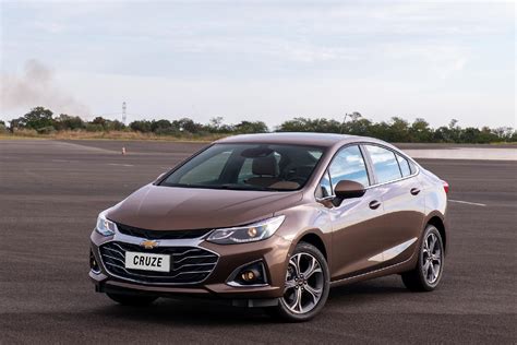 Novo Cruze chega em setembro como o 1º carro 4G dedicado da