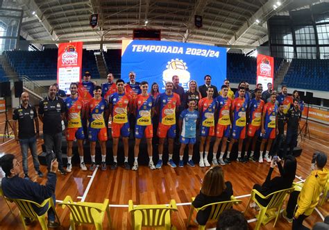Apresentação oficial do elenco e uniformes do Farma Conde Vôlei São