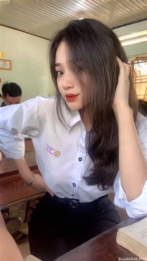 Nữ sinh cấp 3 cởi bỏ bộ đồng phục quyến rũ ngất ngây trong trang phục