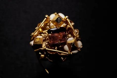 Trésors médiévaux du Victoria et Albert Museum D A D H 1