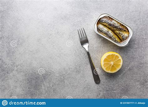 Sardinha Enlatada Peixe Mar Na Lata De Estanho Imagem De Stock