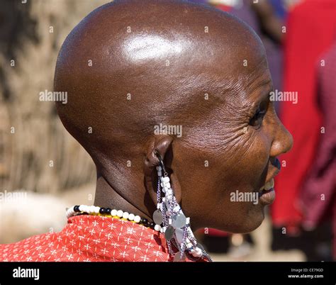 Masai Frau Kopf Fotos Und Bildmaterial In Hoher Aufl Sung Alamy
