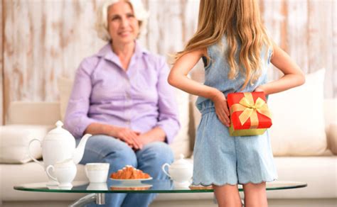 Cadeau fete des grands meres offrez lui un bijou Aélys